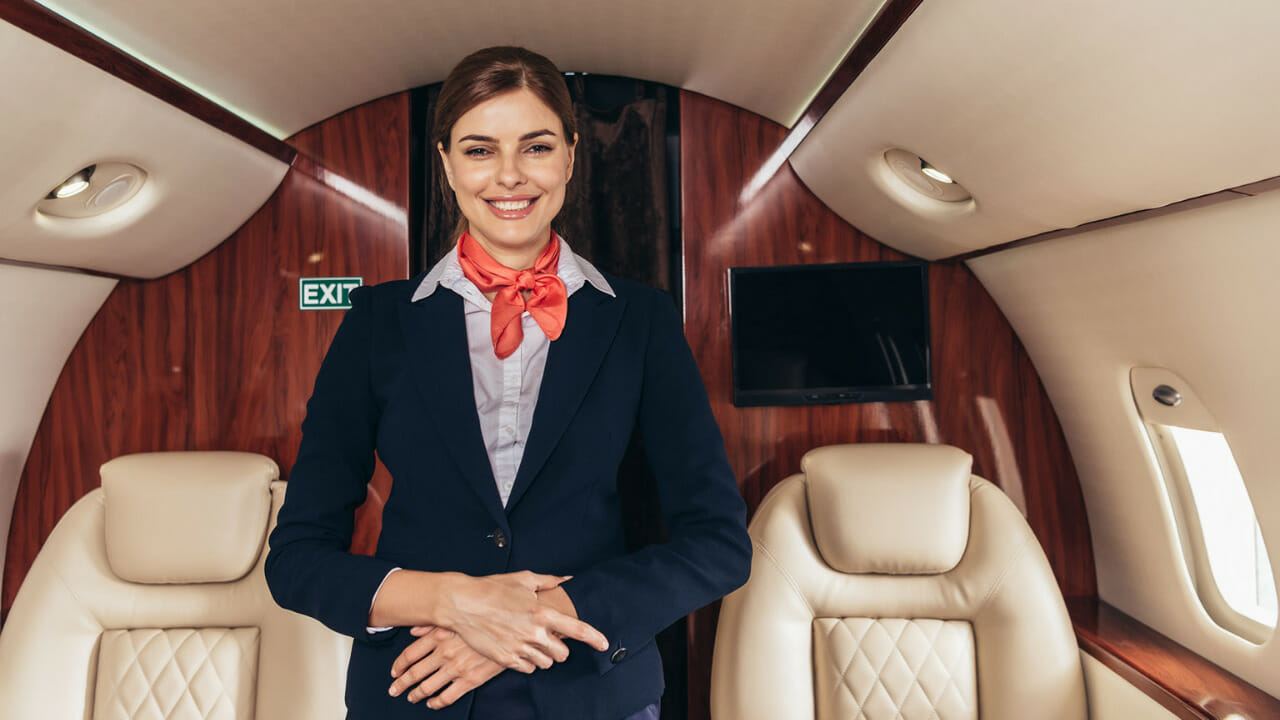 ¿Te gustaría ser auxiliar de vuelo? estas aerolíneas americanas están ...