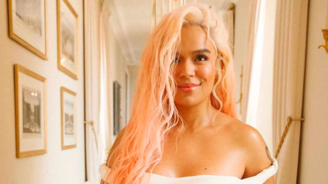 Karol G se convierte en la primera mujer en ser la #1 en la Apple Music USA con un álbum en ...