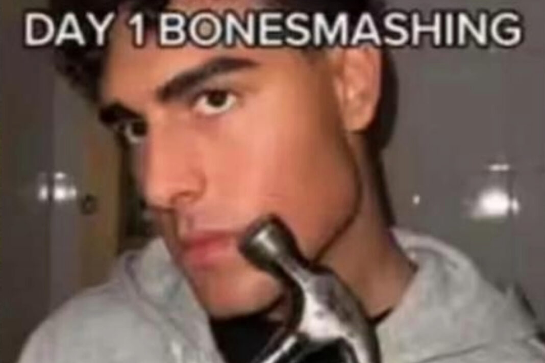 El peligroso reto viral de TikTok en que las personas se golpean con un martillo | QPASA