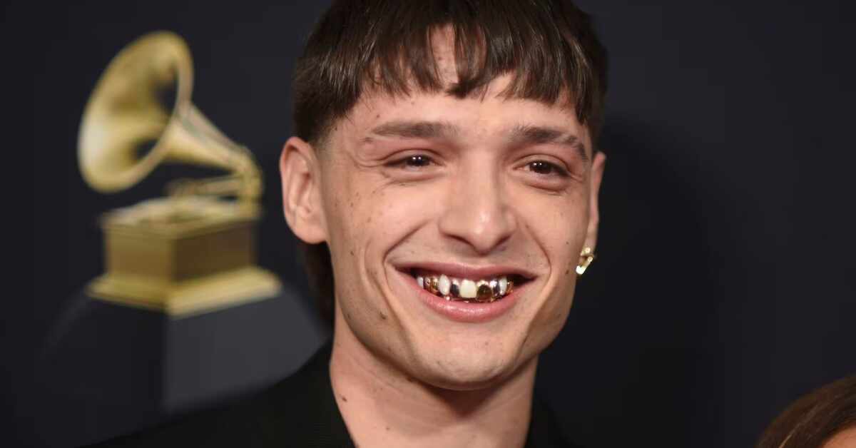Peso Pluma y su costosa dentadura que sorprendió a todos en los Grammy ...