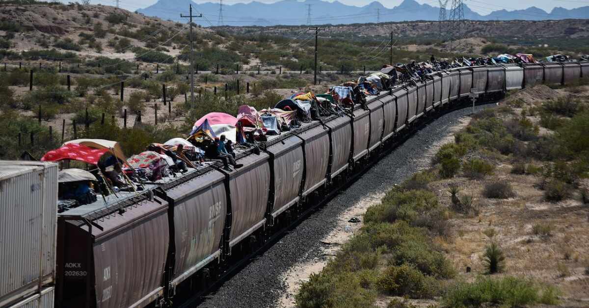 Así es viajar en el tren más peligroso del mundo, "La Bestia", el tren ...