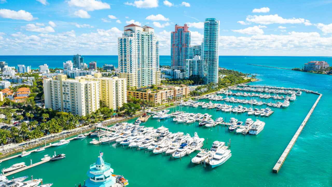 Lo que está ofreciendo Miami para que migrantes puedan obtener la ...