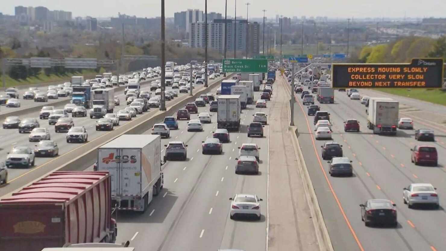 La autopista más grande de Canadá, que tiene 18 carriles, y ahora ...