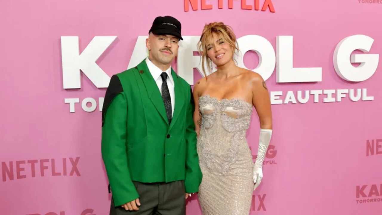 Karol G revela cómo empezó su relación con Feid en su nuevo documental | QPASA